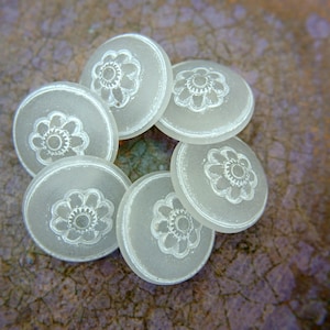 6 Buttons, Vintage Flowers Buttons Frosted White With White Etched ...