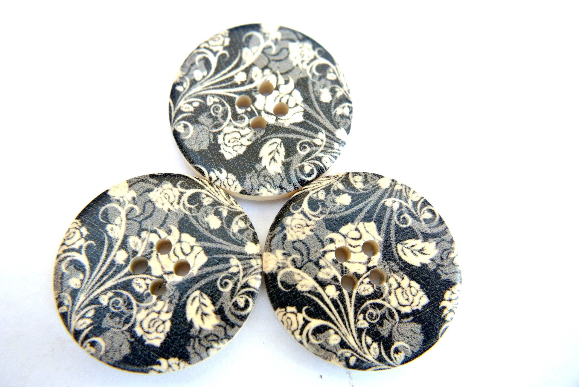 6 Wood Buttons Natural Wood Color Flowers on Black 30mm | Etsy