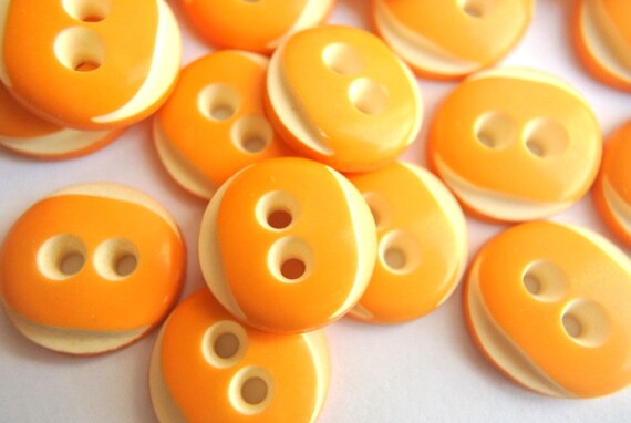 6 Vintage buttons yellow to orange with white colors 18mm | Etsy