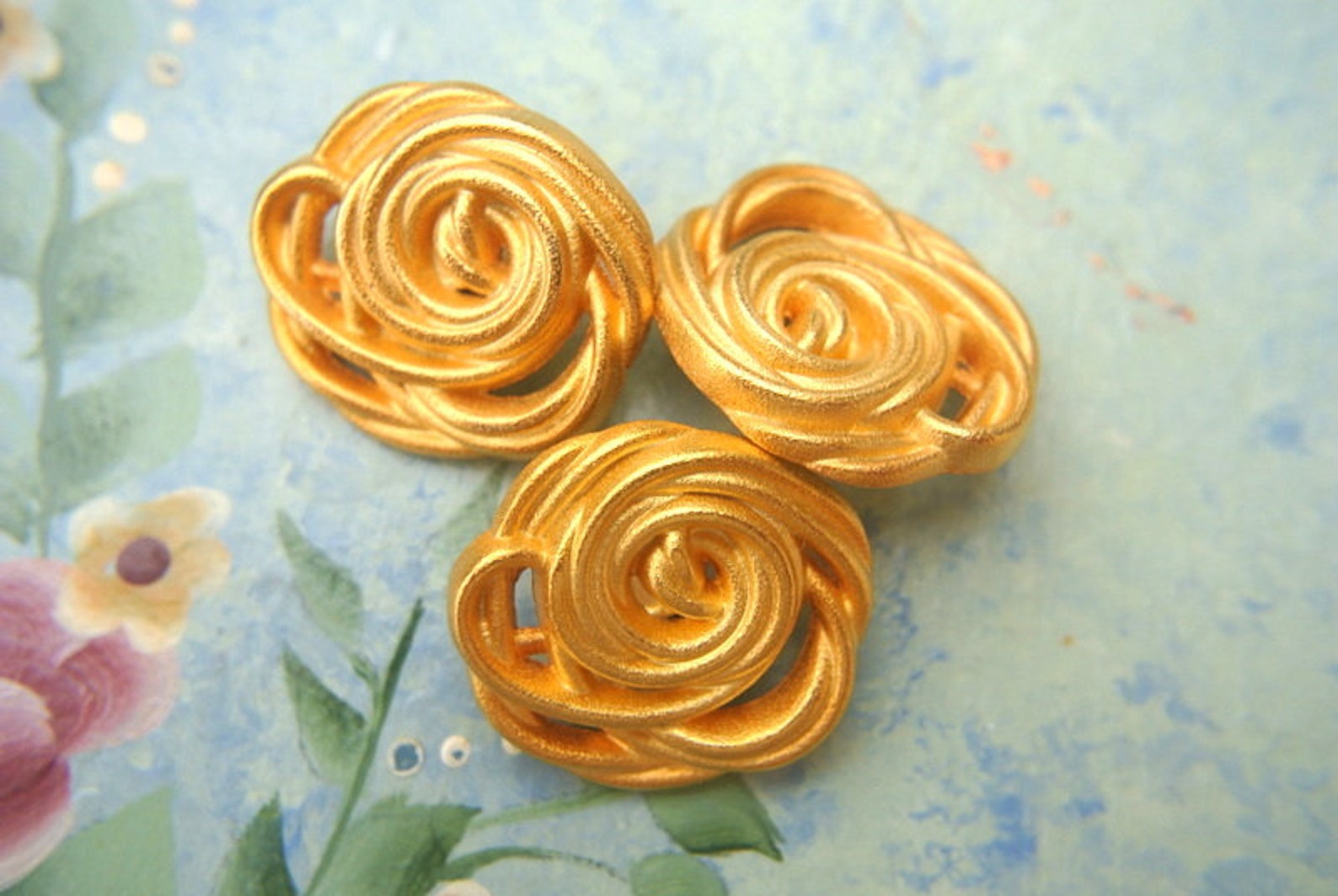 6 Vintage Buttons Gold Metal Rose Design pick up Size | Etsy