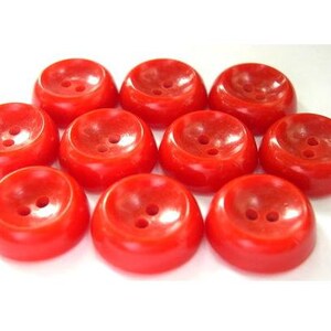 7 Vintage Buttons, Plastic Buttons, Red, 17mm, 6mm Thick - Etsy