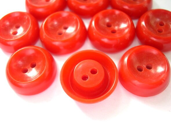 7 Vintage Buttons Plastic Buttons Red 17mm 6mm Thick | Etsy