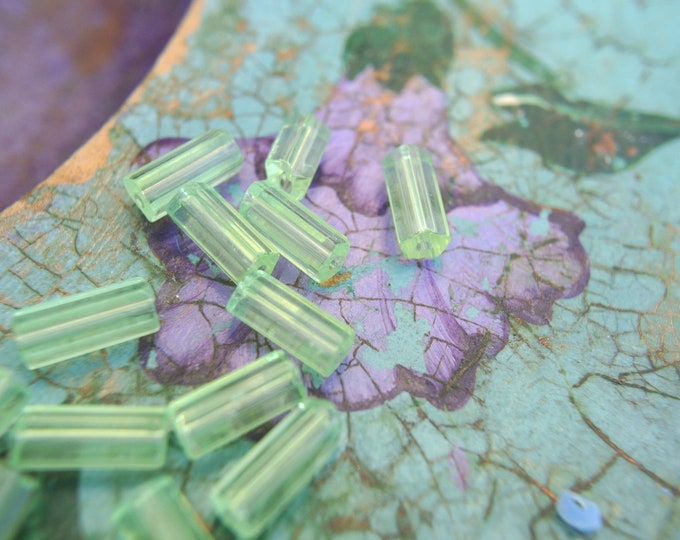 ATLAS Beads, 40 Vintage Glass Beads Green Glass, Tube Beads, Hexagon ...
