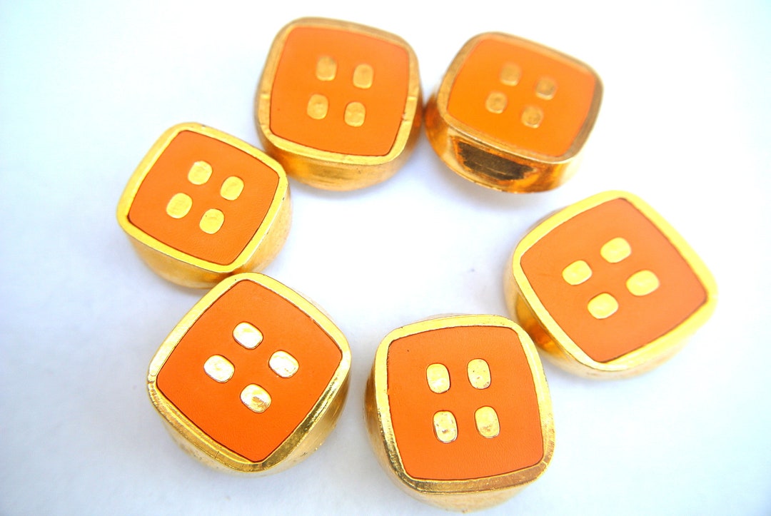 6 Buttons, Vintage Plastic Buttons, Round Buttons Gold Color With ...