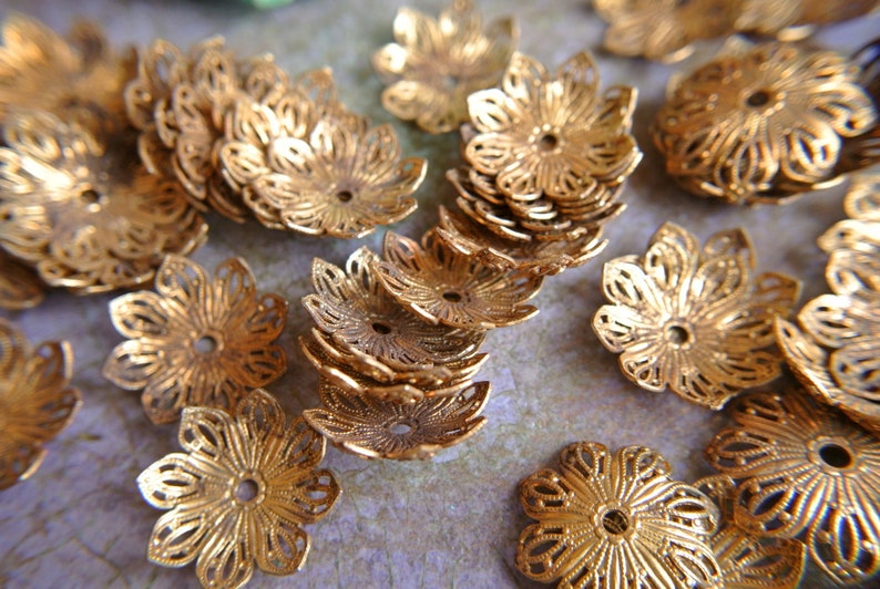 6 VINTAGE Flower Beads, Metal Lace Design 20mmx4mm Height, Can Be Cap ...