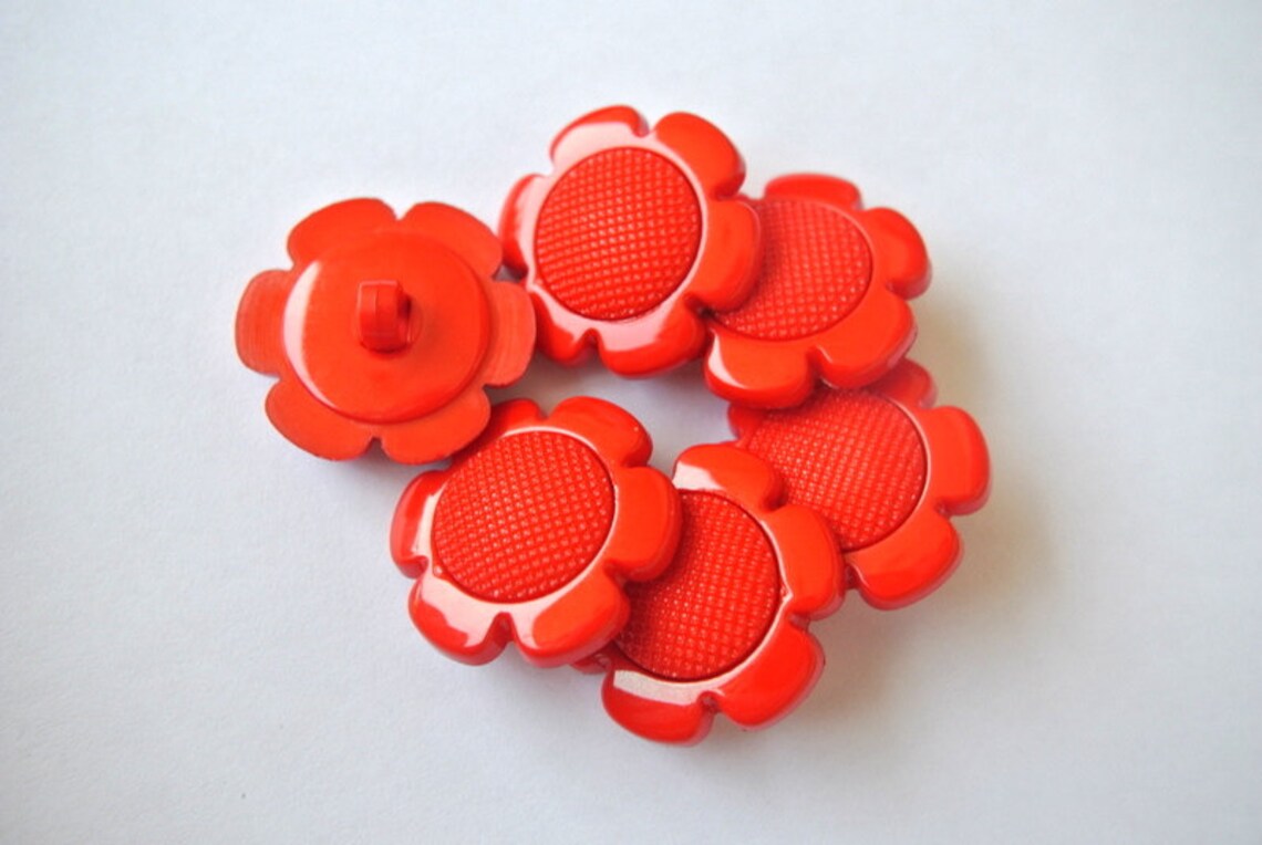 6 Flower Buttons Red Plastic, NEW Buttons-choose Size - Etsy