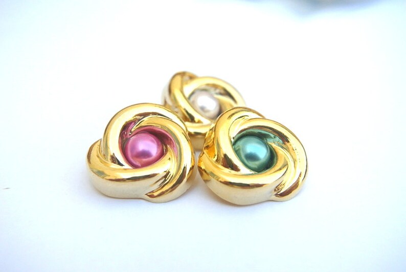 Buttons, 6 Vintage Flower Buttons Gold Color With Pearlized Trim Center ...