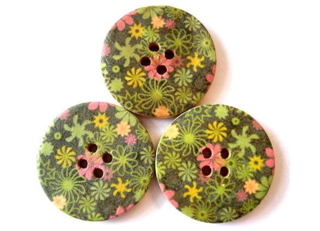6 Buttons, Wood Buttons, 30mm, Flowers in Pink and Green for Sewing ...