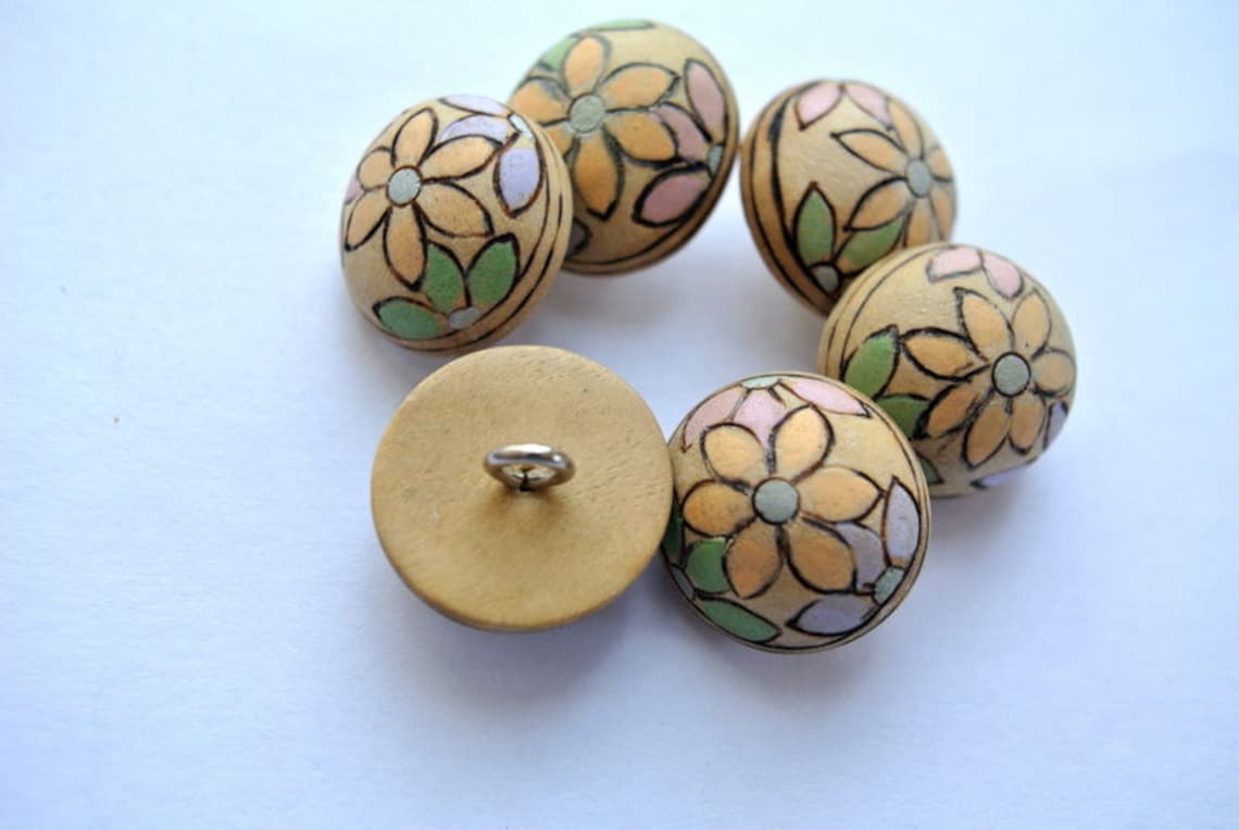 6 Vintage Wood Flower Buttons Natural Wood Color With Flowers | Etsy