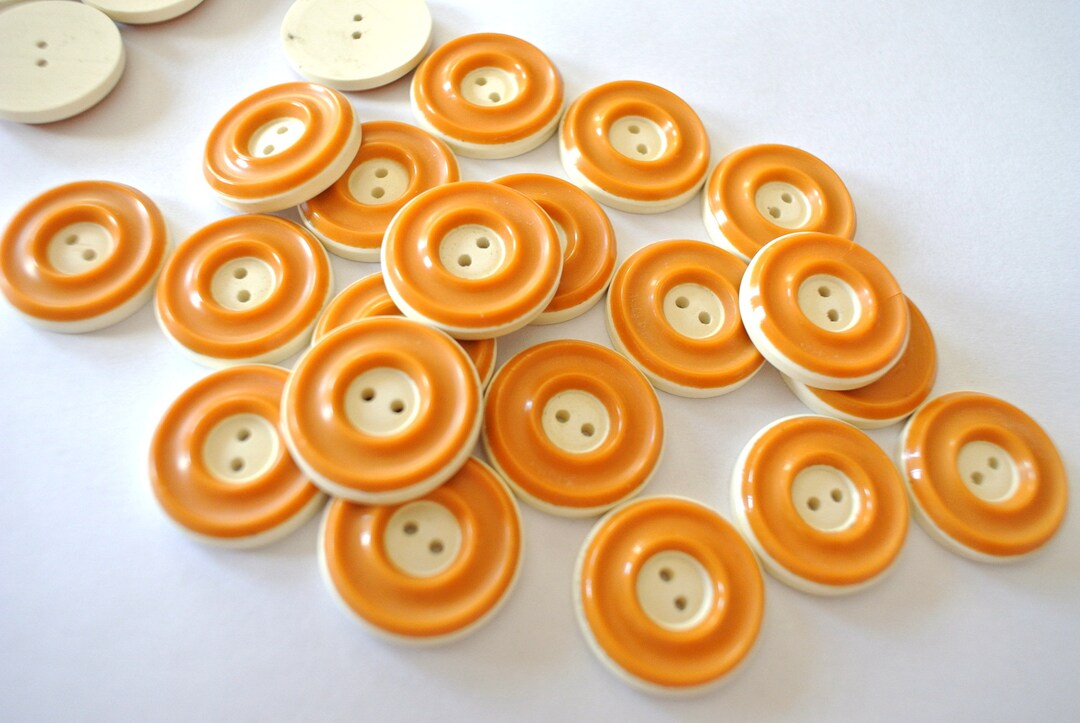 Vintage Buttons, Plastic, Sinapis Color With Cream Circle Design 18mm ...