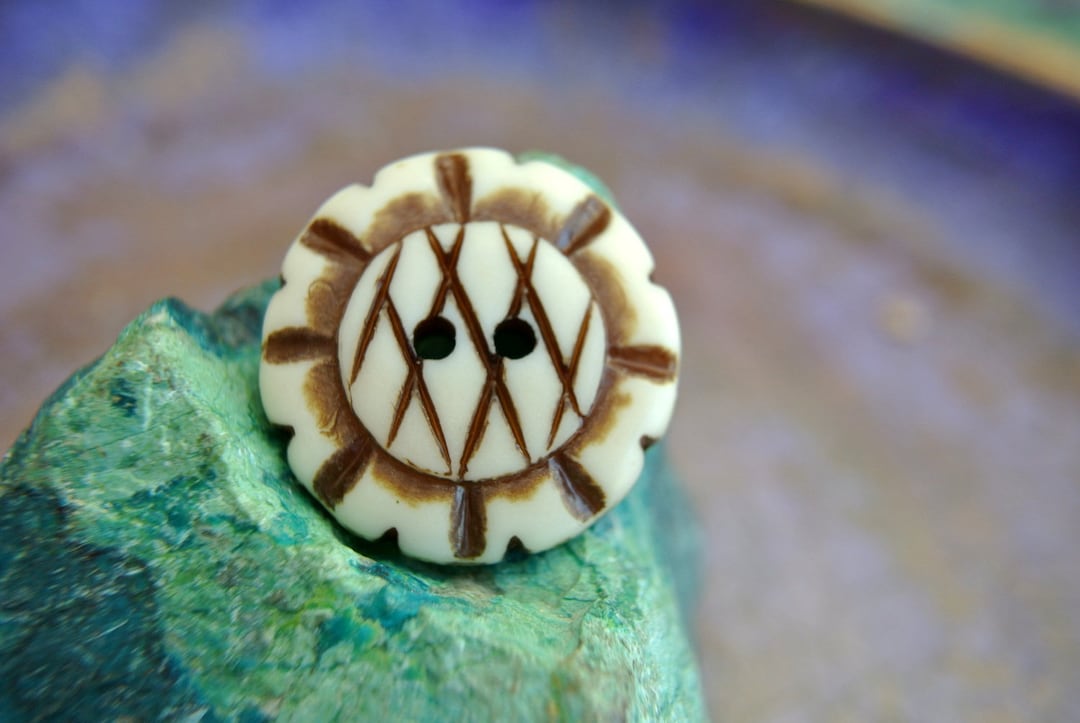 6 Vintage Ethnic Oriental Buttons Plastic 25mm Sew on Buttons - Etsy