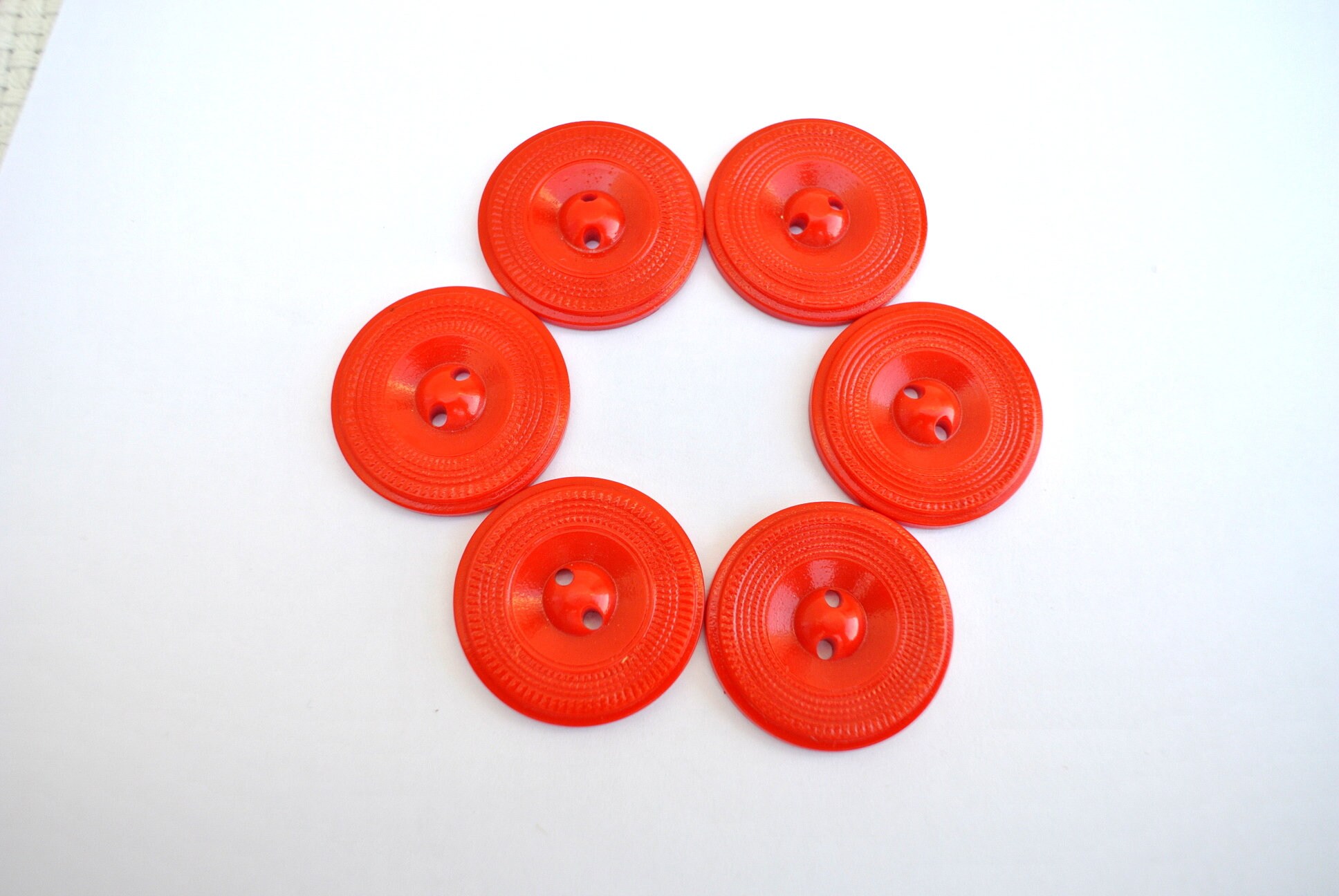 6 Buttons Red Vintage Buttons Plastic Buttons-select Size - Etsy