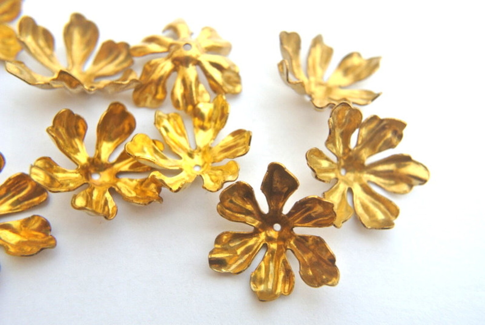 6 Vintage Gold Metal Flower Beads 18mm | Etsy
