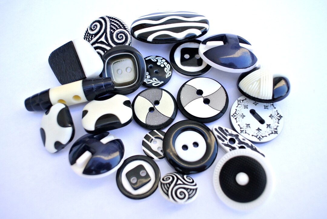 21 Buttons, 18 Designed Vintage Plastic Buttons in Black and White ...