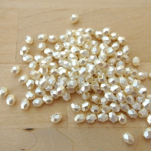 50 Vintage Pearlized Ivory Beads for Weddings Accessories Decoration ...