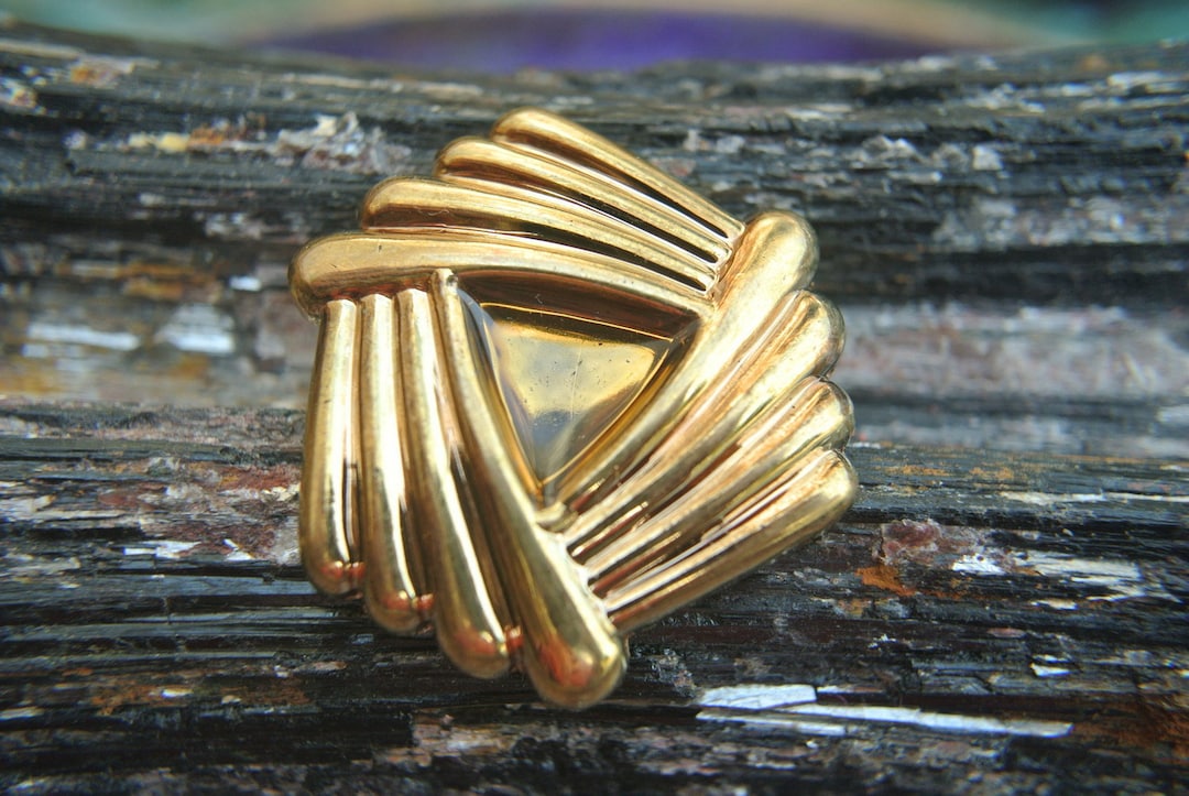 6 Vintage Buttons, Unusual Shape, Antique Bronze Color Shank Buttons ...