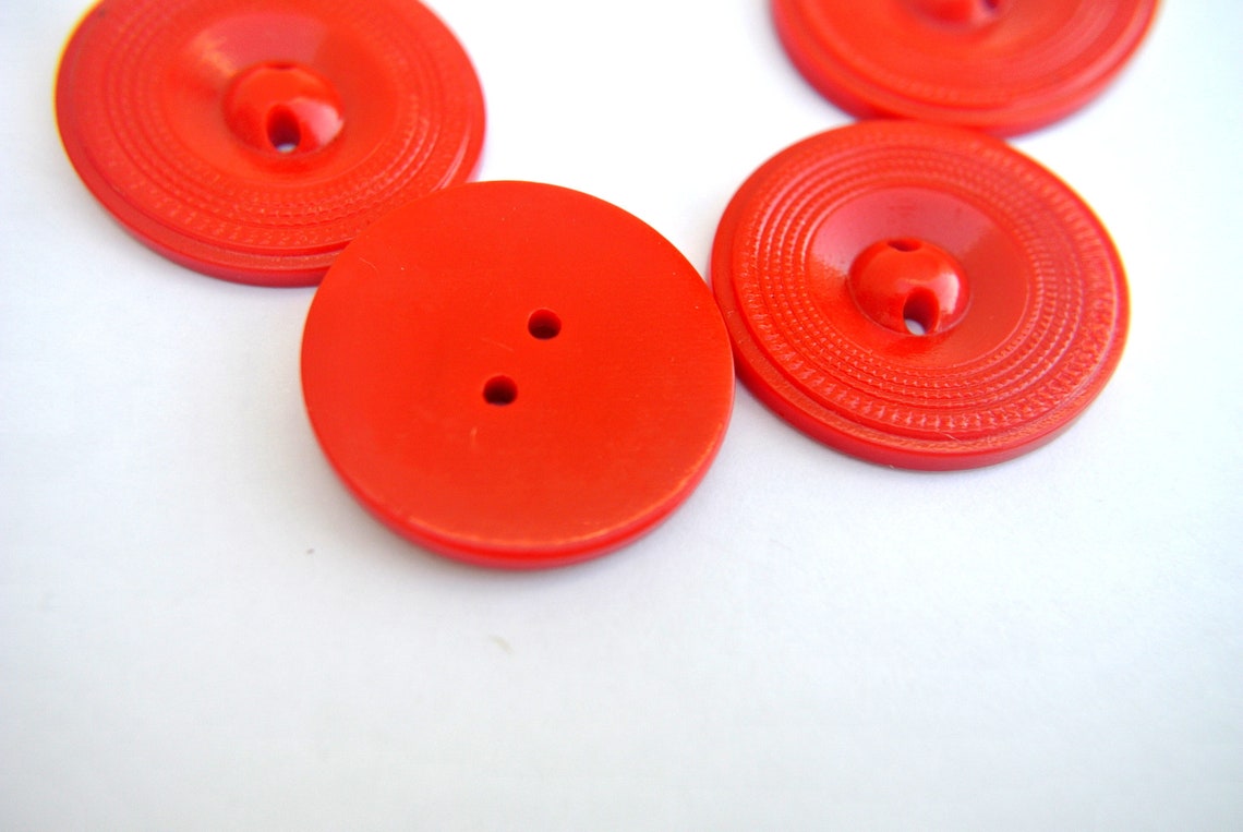 6 Buttons Red Vintage Buttons Plastic Buttons-select Size - Etsy