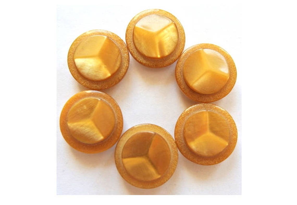 6 Vintage Plastic Buttons, 20mm Beige Buttons - Etsy