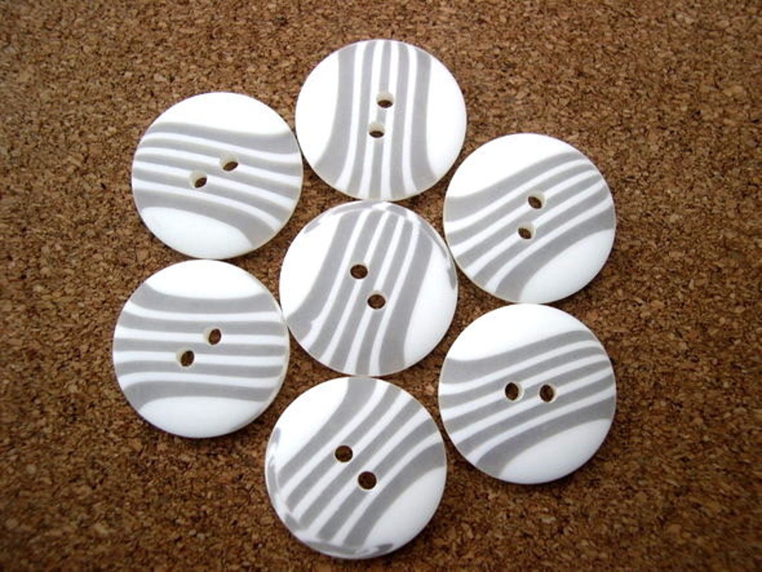 60 Vintage Plastic Buttons, White, Unique Design , 20mm /sa90 - Etsy UK