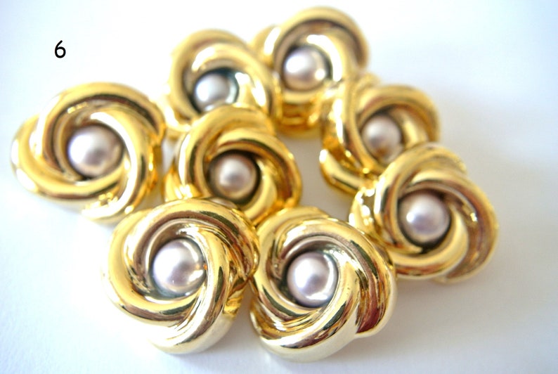 Buttons 6 Vintage Flower Buttons Gold Color With Pearlized - Etsy