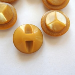 6 Vintage Plastic Buttons, 20mm Beige Buttons - Etsy