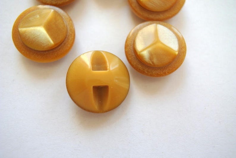 6 Vintage Plastic Buttons, 20mm Beige Buttons - Etsy