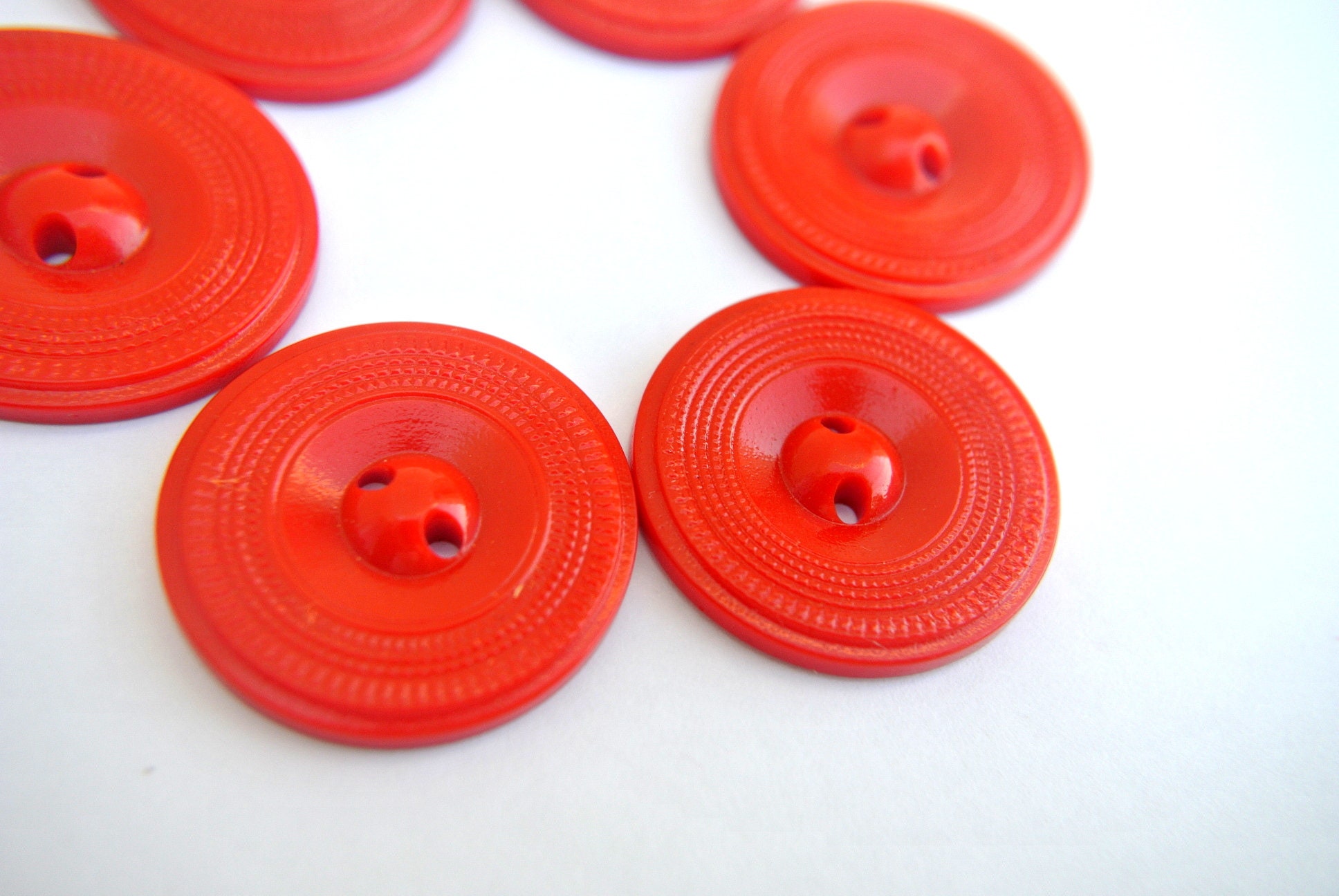 6 Buttons Red Vintage Buttons Plastic Buttons-select Size - Etsy