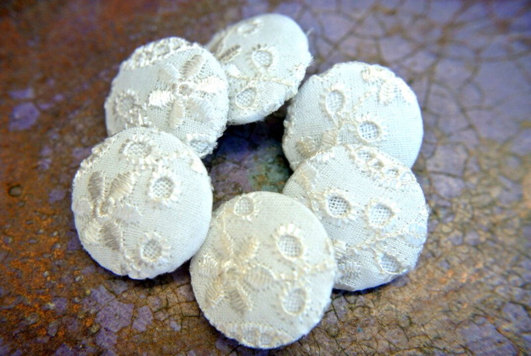 6 Vintage Lace Covered Buttons: Handmade Fabric Buttons (23mm) - Etsy