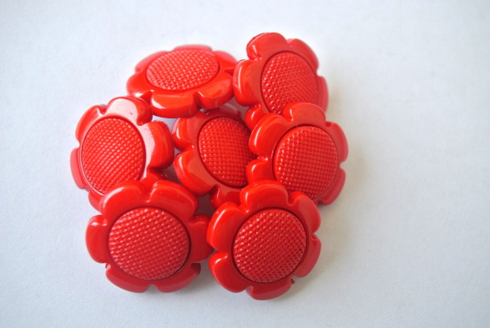 6 Flower Buttons Red Plastic NEW Buttons-choose Size | Etsy