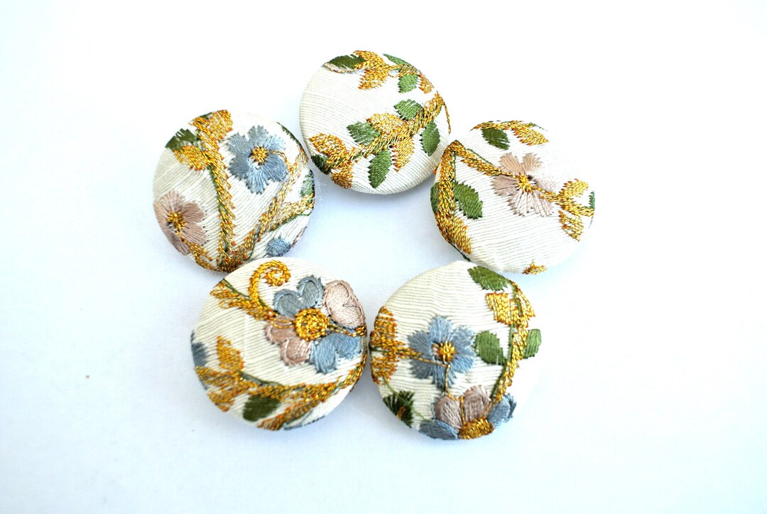5 Covered Buttons, Handmade Fabric Buttons, Flowers in Blue ...