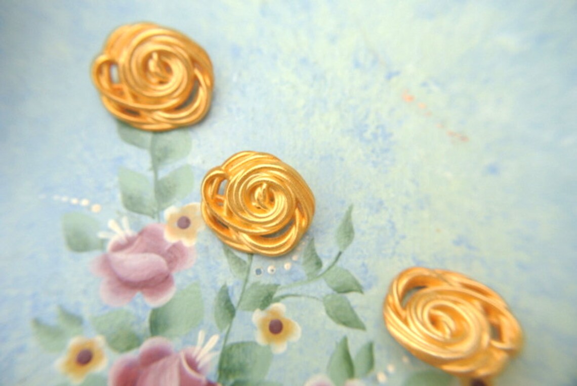 6 Vintage Buttons, Gold Metal Rose Design -pick up Size - Etsy
