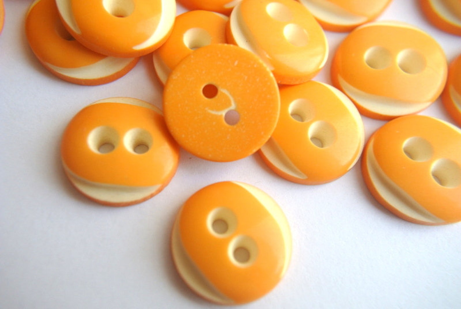 6 Vintage Buttons Yellow to Orange With White Colors 18mm - Etsy