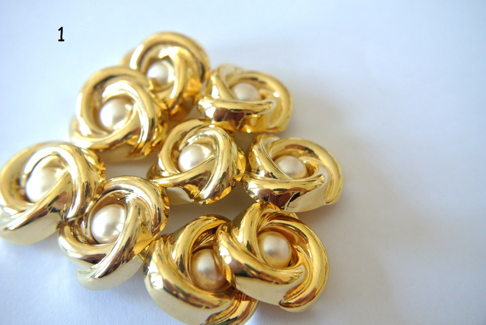 Buttons 6 Vintage Flower Buttons Gold Color With Pearlized - Etsy