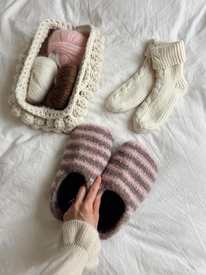 Softfelt Slippers Crochet Pattern - Christmas Gift Ideas - Valentines ...