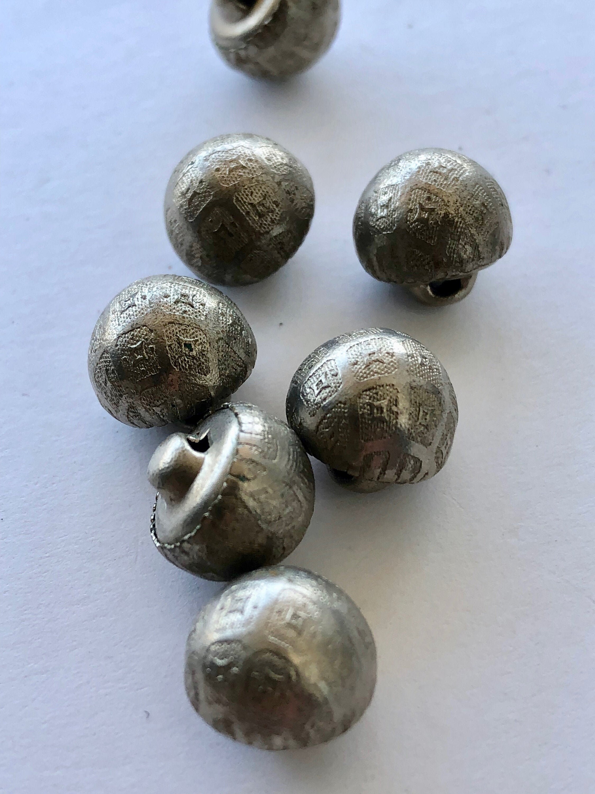 Sewing 9 Victorian ball buttons wallpaper button diaper pattern button ...