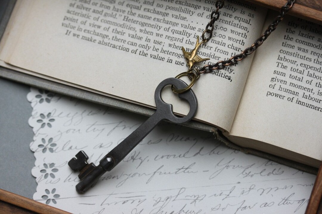 Antique Skeleton Key Necklace: Vintage Steampunk Jewelry - Etsy