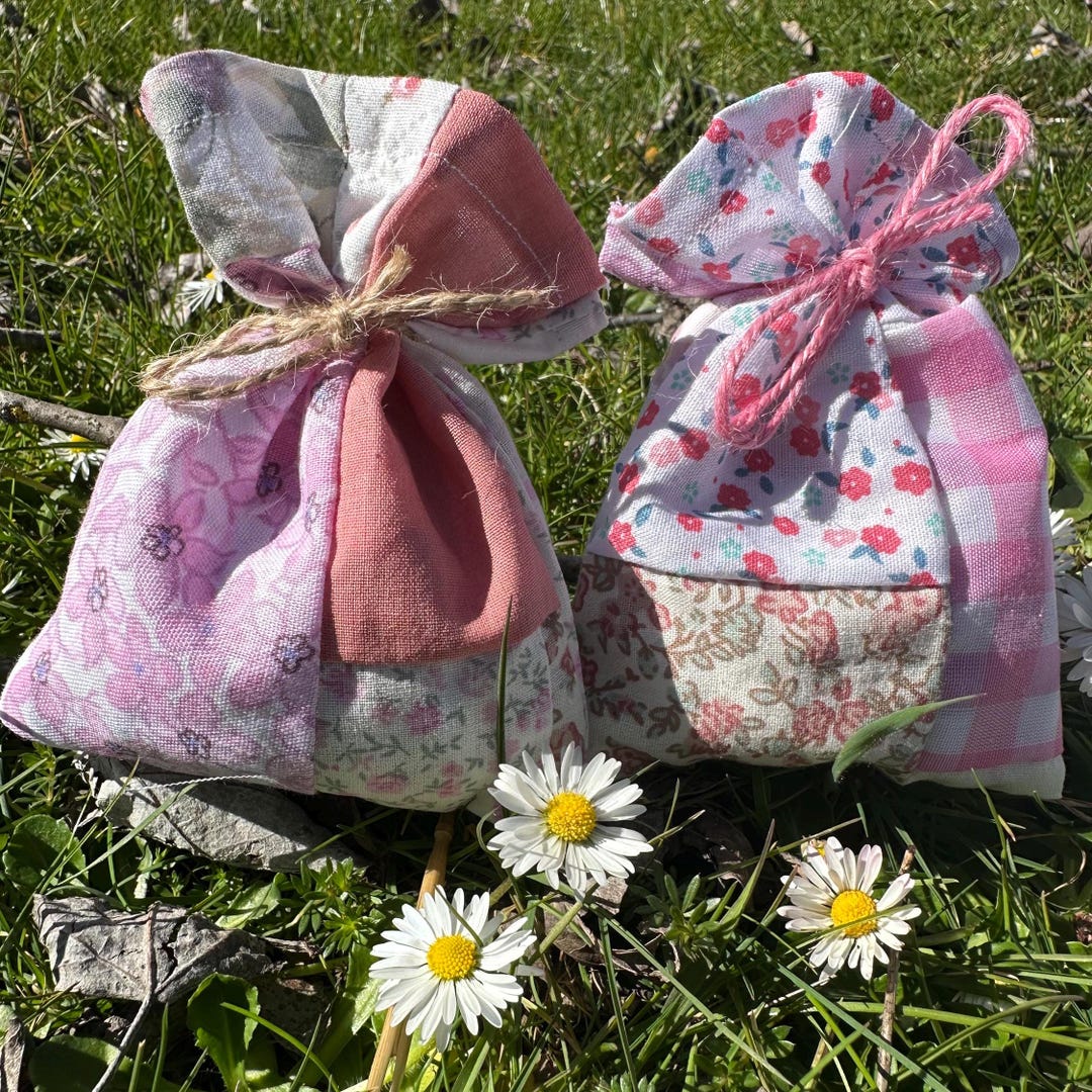 Regalo personalizado hecho a mano para invitados con patchwork de rosas ...