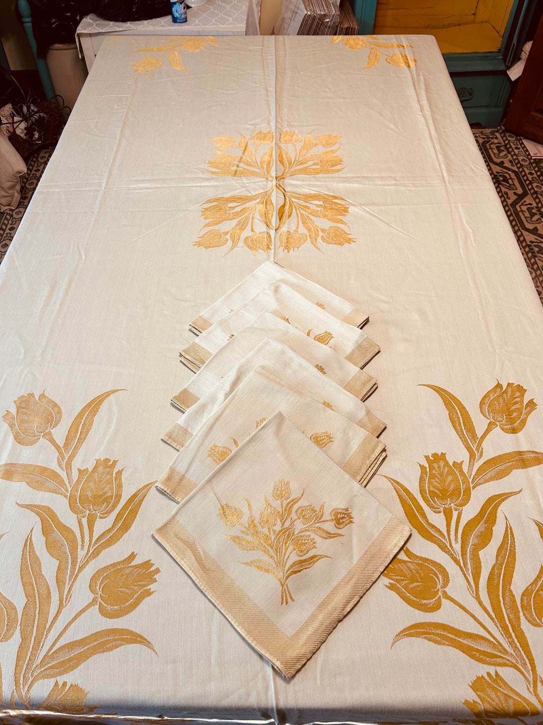 Huge Banquet Size Gold Tulip Tablecloth Beige With 6 Matching Napkins ...