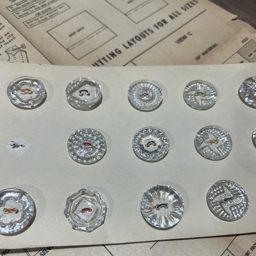 Button Card With 14 Clear Plastic Buttons in Various Patterns Buttons ...
