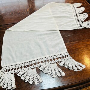 Vintage Runner With Crochet Fan Pattern Edging 16 Wide and 32 Long Plus ...