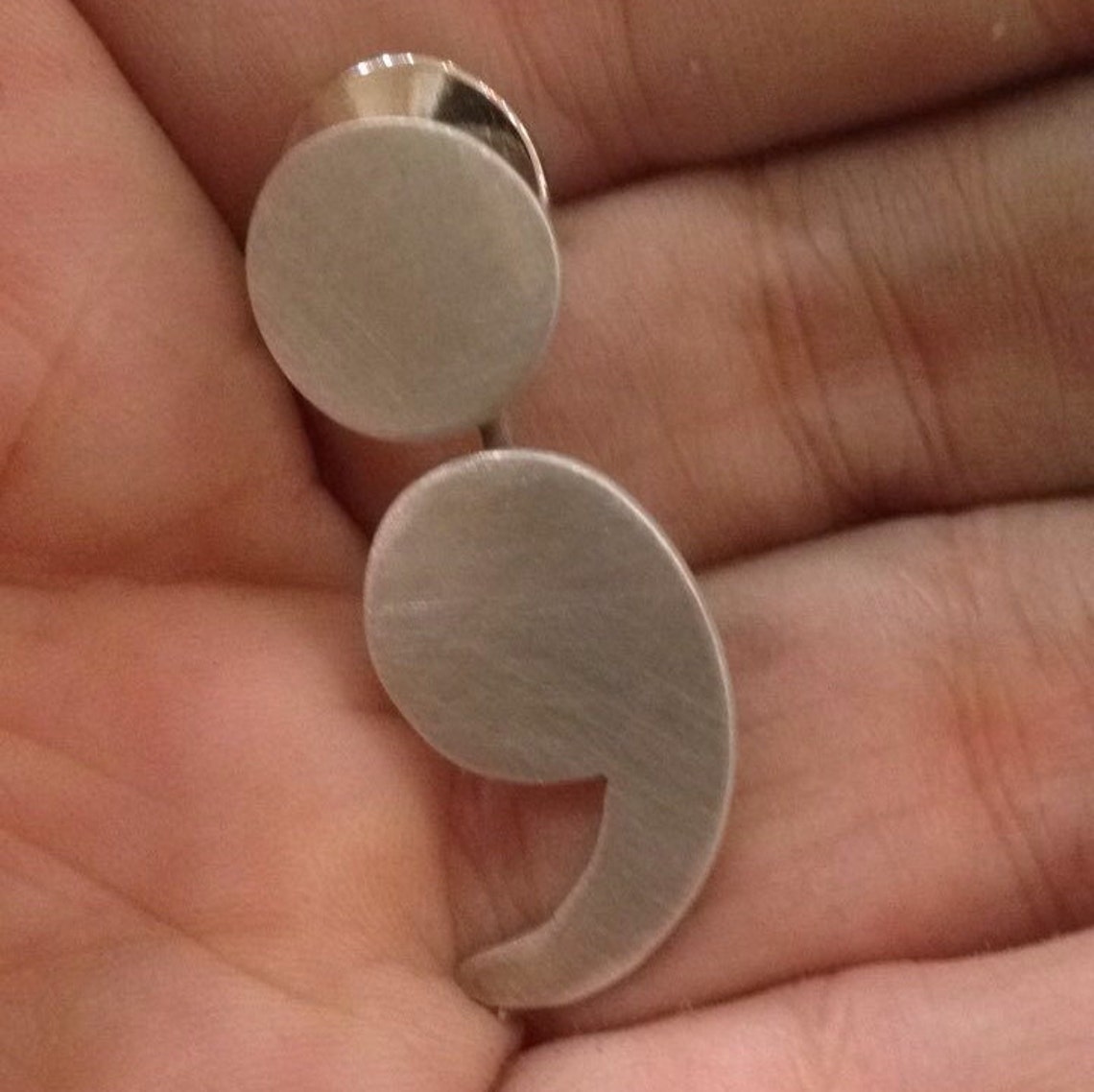 Semicolon Pin Fun Minimal Unisex Design - Etsy Denmark