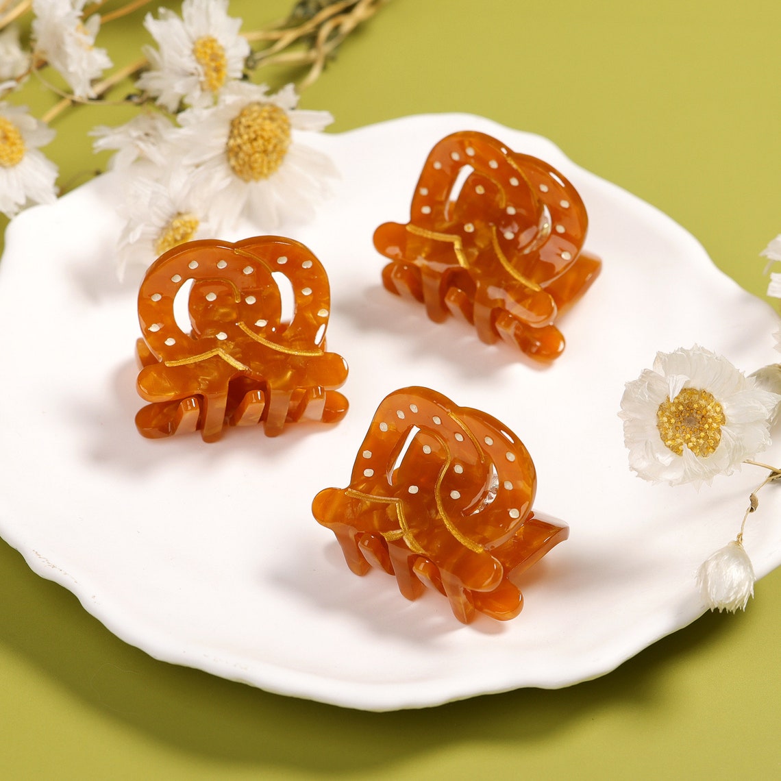 Crossant Hair Claw Clips, Pretzel Hair Claw Clip, Funny Hair Claw ...