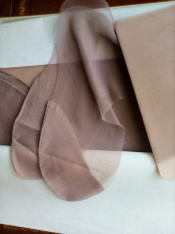 Vintage NOS fasionable seamless micro mesh hosiery 4 … - Gem