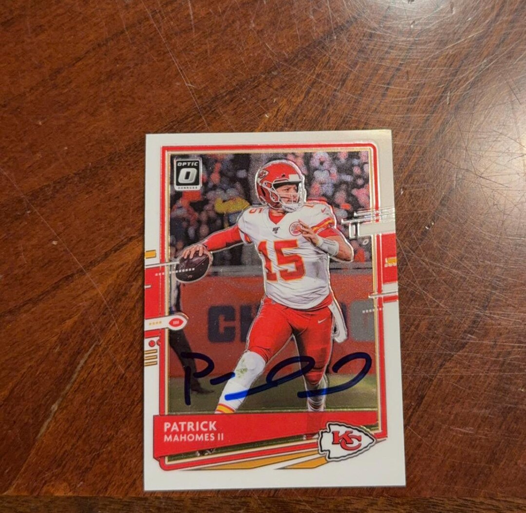 Patrick Mahomes Autographed Card Panini Donruss Optic Football Card ...