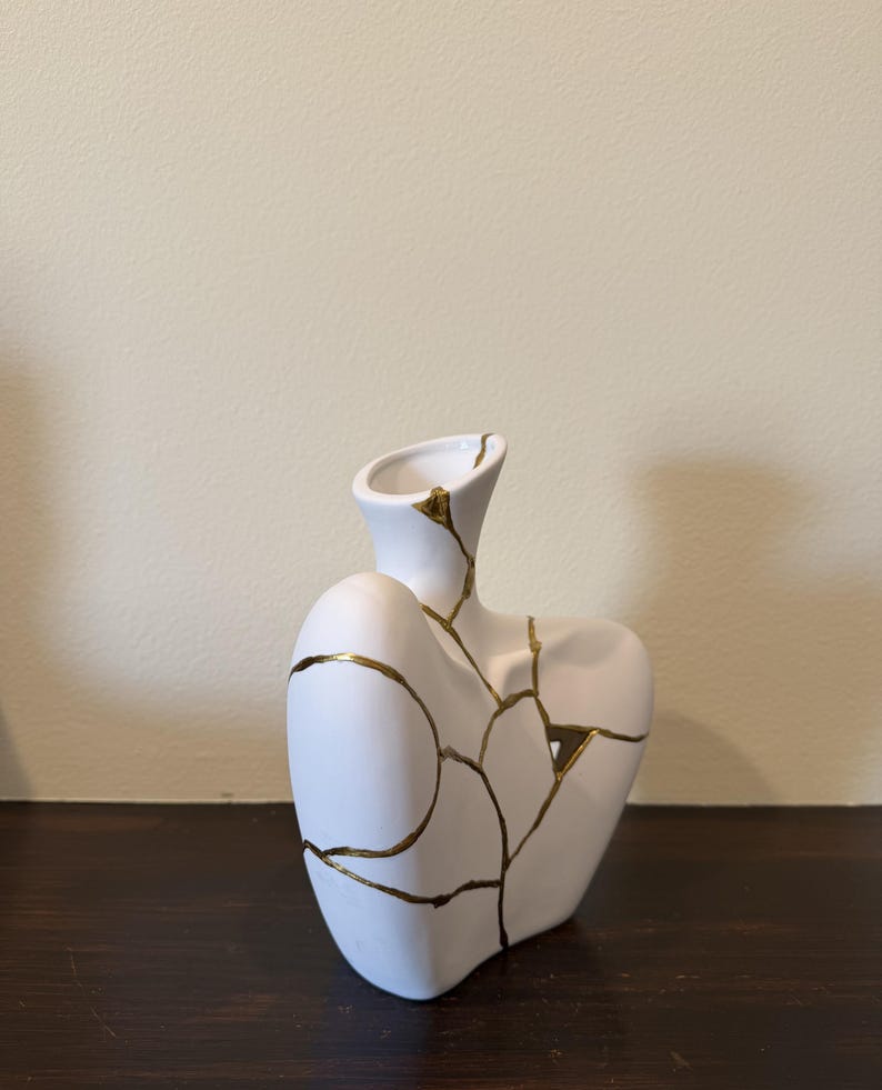 Modern Kintsugi Muse Vase - Japanese Pottery With Gold Repair No.2 - Etsy