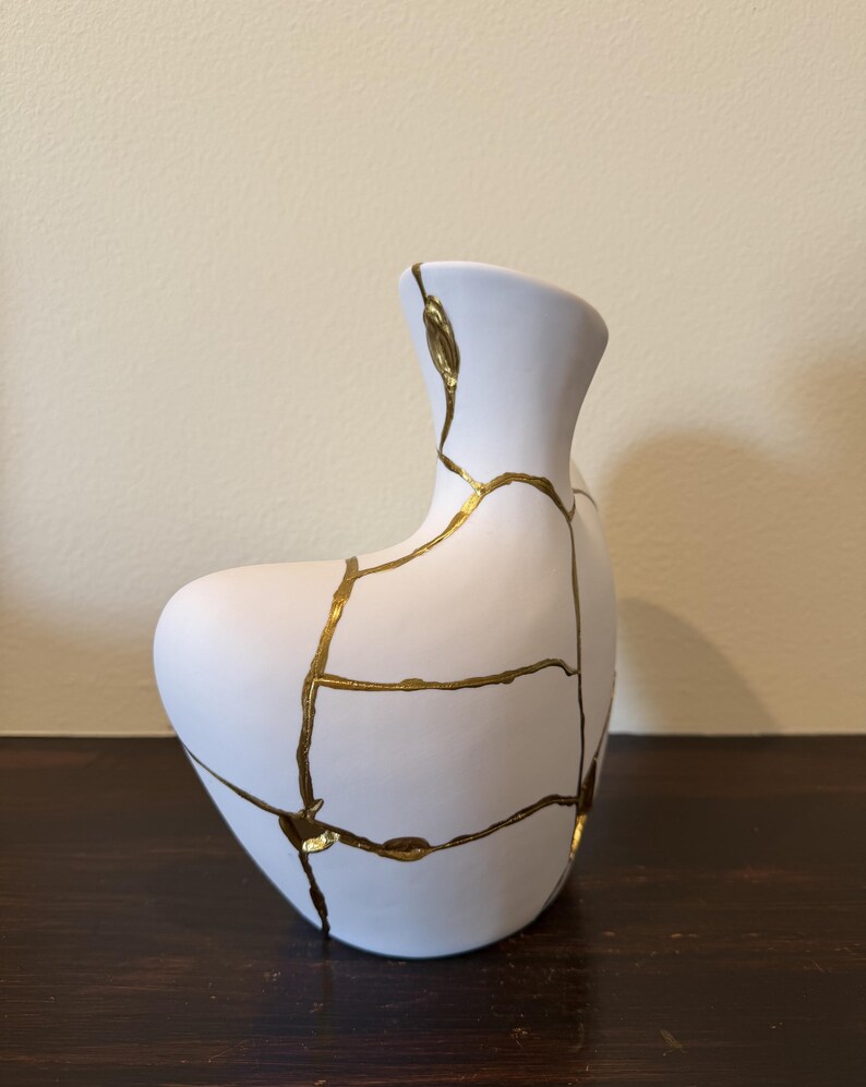 Modern Kintsugi Muse Vase - Japanese Pottery With Gold Repair No.2 - Etsy