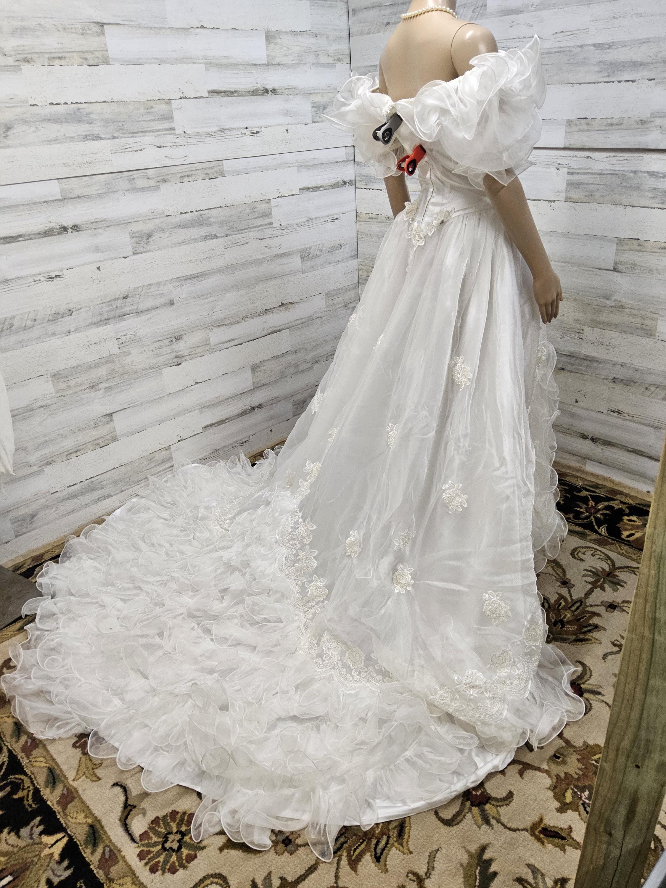 1980's Ruffled Sweetheart Queen Wedding Dress White Sequin & Lace ...