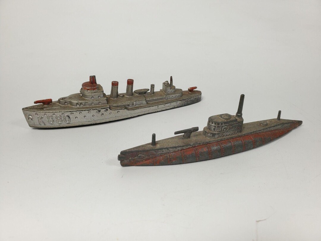 Vintage TOOTSIETOY DESTROYER W Wheels & SUBMARINE K880 Battleship ...