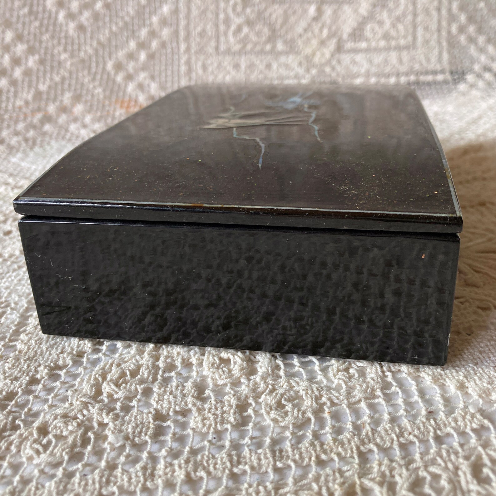 Asian Korean Lacquered Wooden Trinket Box Abalone Inlay of Swallows ...
