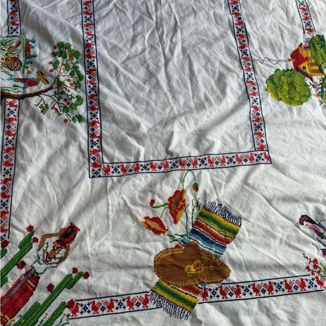 Vintage Mexican Embroidered Tablecloth With 12 Napkins - Etsy